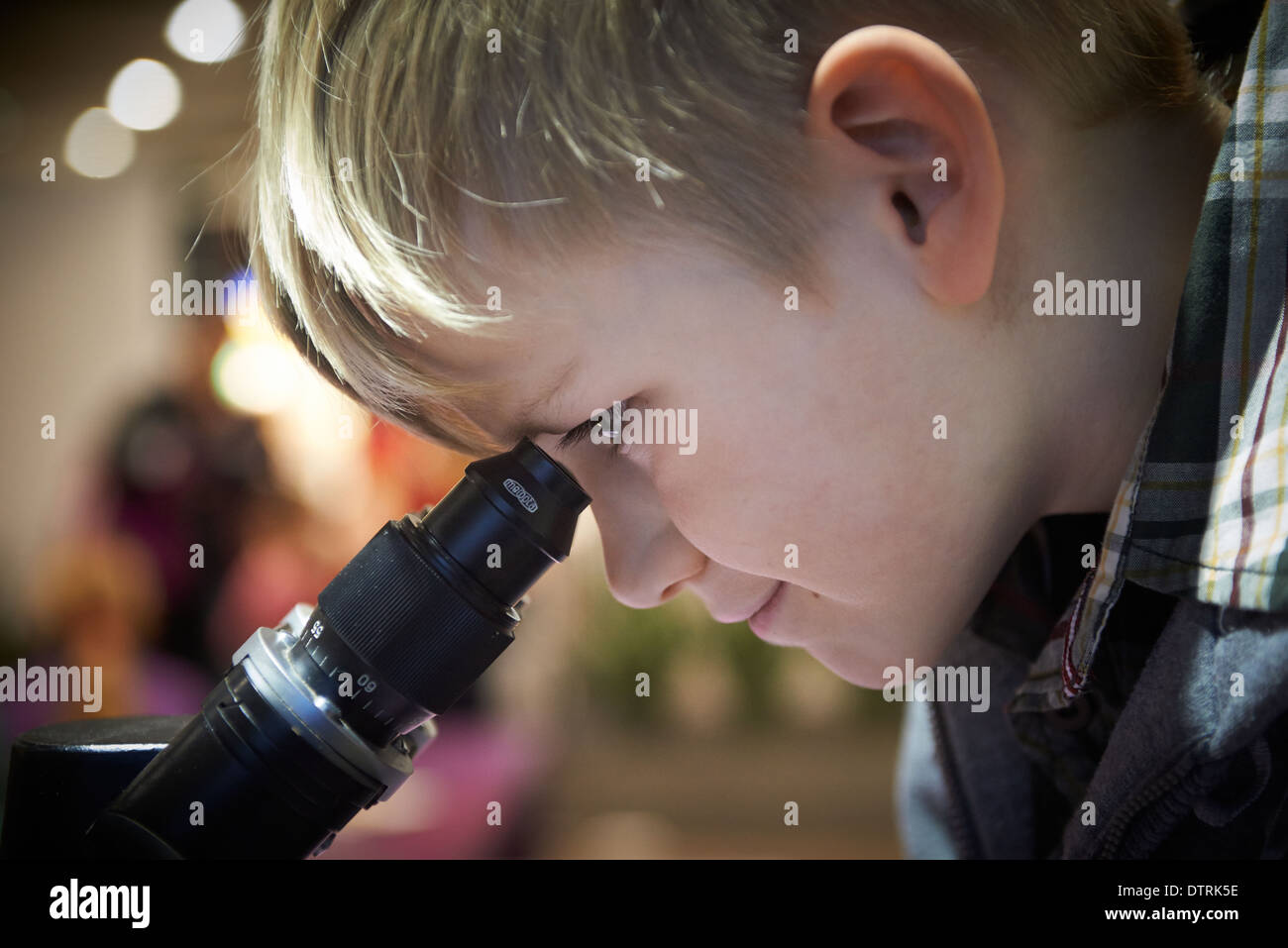 Pupil microscope hi-res stock photography and images - Alamy