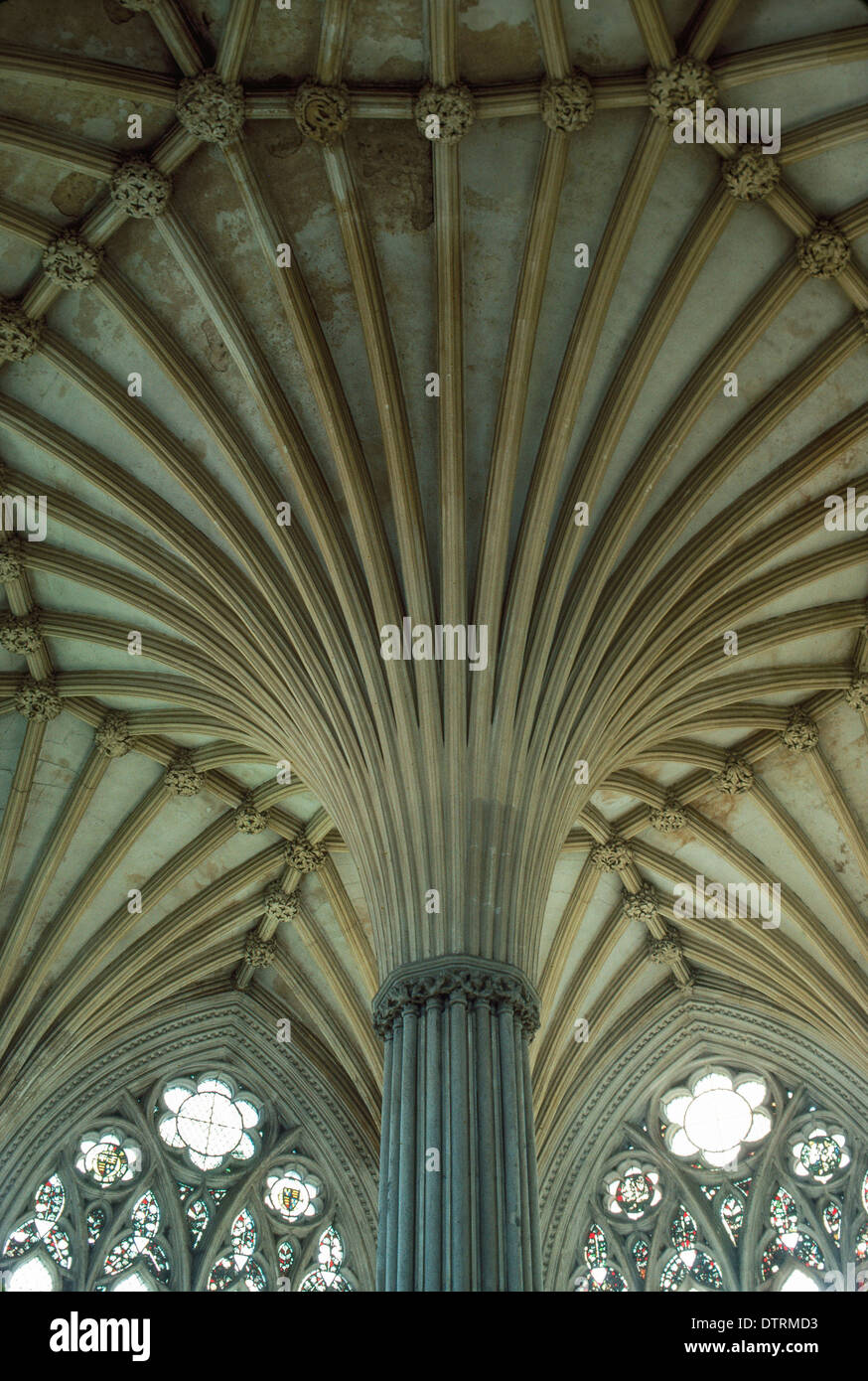 detail of Canterbury Cathedral masonry pillars Stock Photo - Alamy