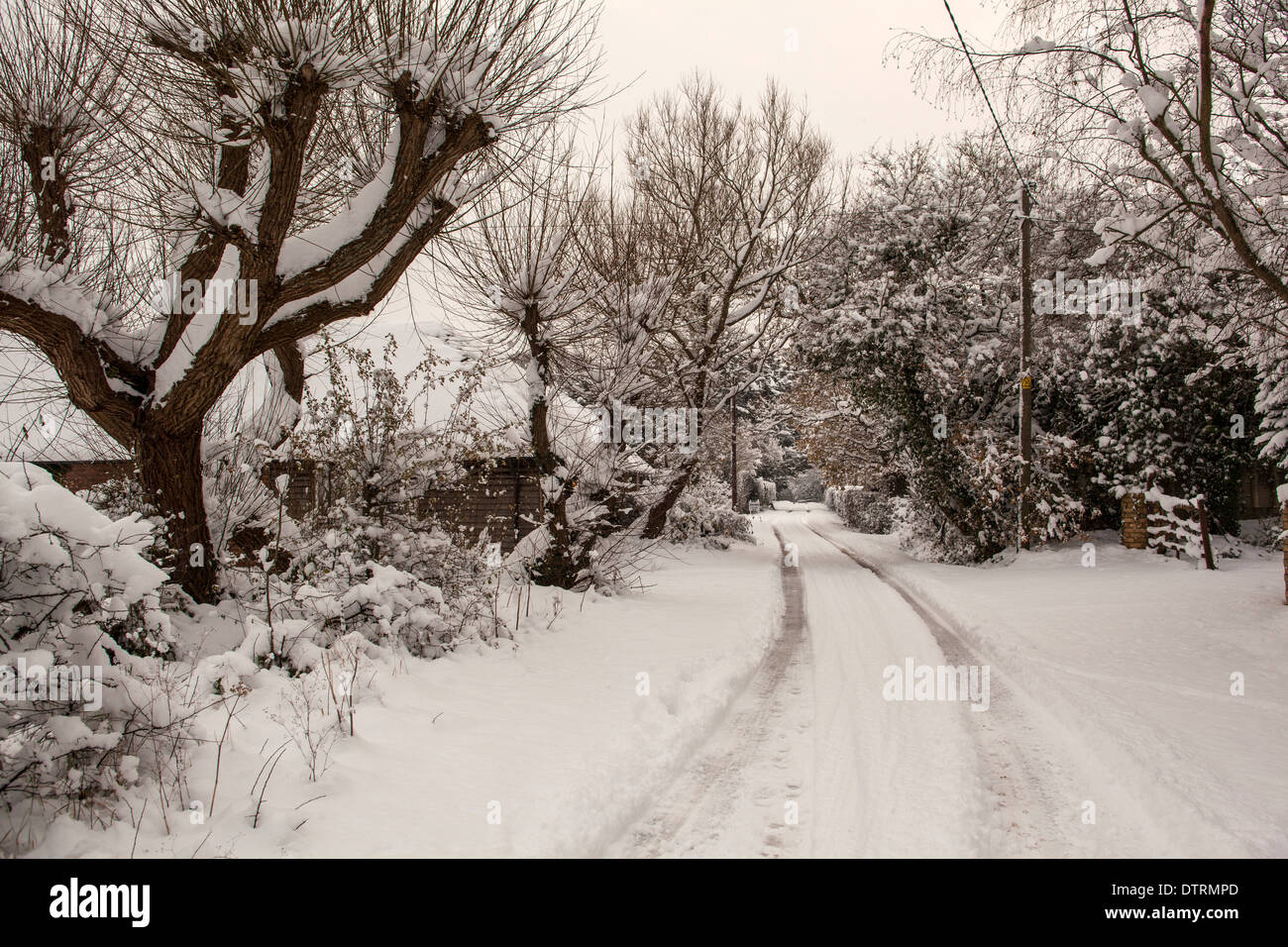 Snowy Farm track Stock Photo - Alamy