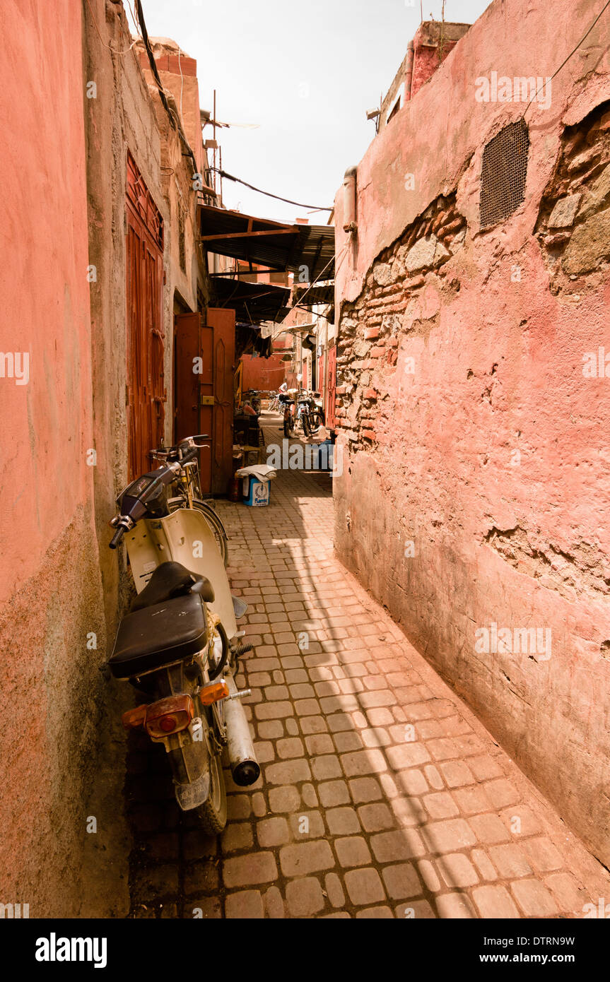 Marrakesh alleyway hi-res stock photography and images - Alamy
