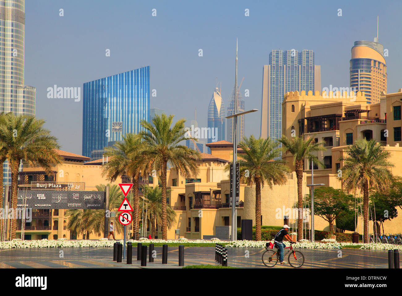 United Arab Emirates, Dubai, Downtown, skyline, street scene Stock ...