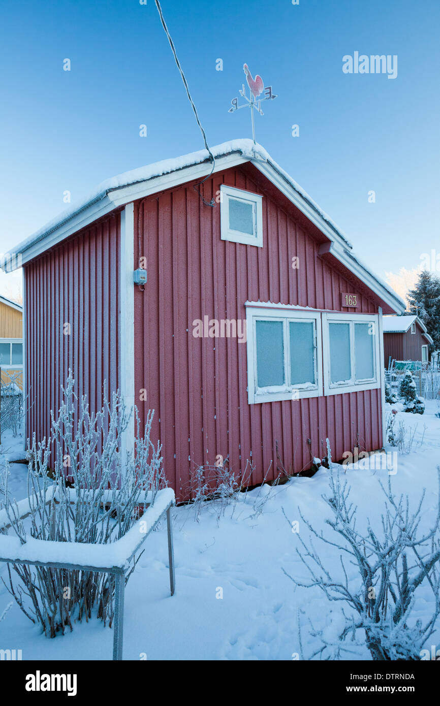 Small red cabin hi-res stock photography and images - Alamy
