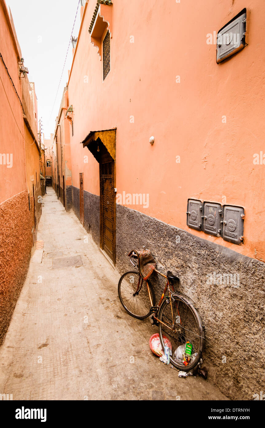 An atmospheric alleyway in the Marrakesh Medina, Morocco Stock Photo ...