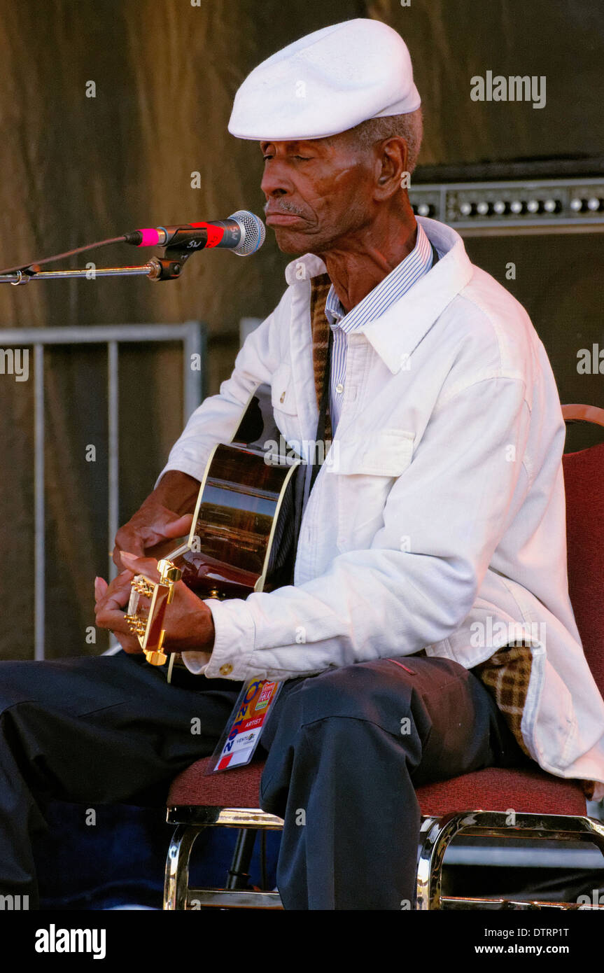 John dee holeman hi-res stock photography and images - Alamy