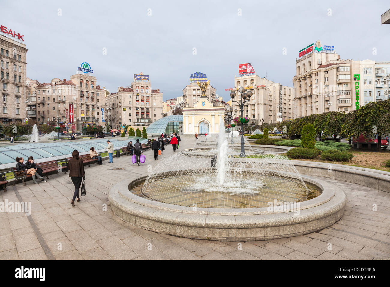 Independence Square, Maidan Nezalezhnosti, in downtown Kiev, Ukraine ...