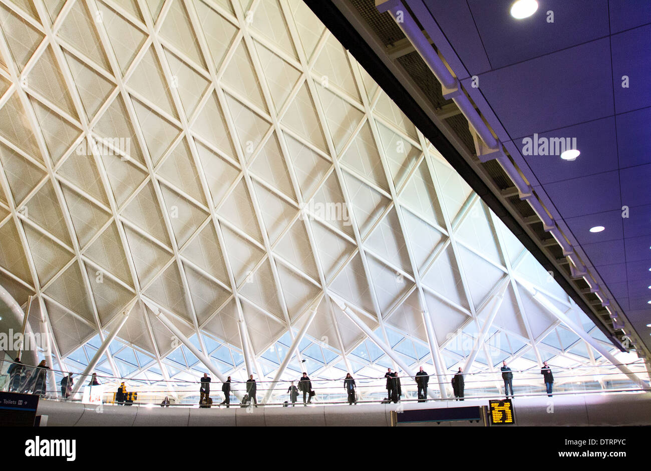 Kings cross station national rail hi-res stock photography and images ...