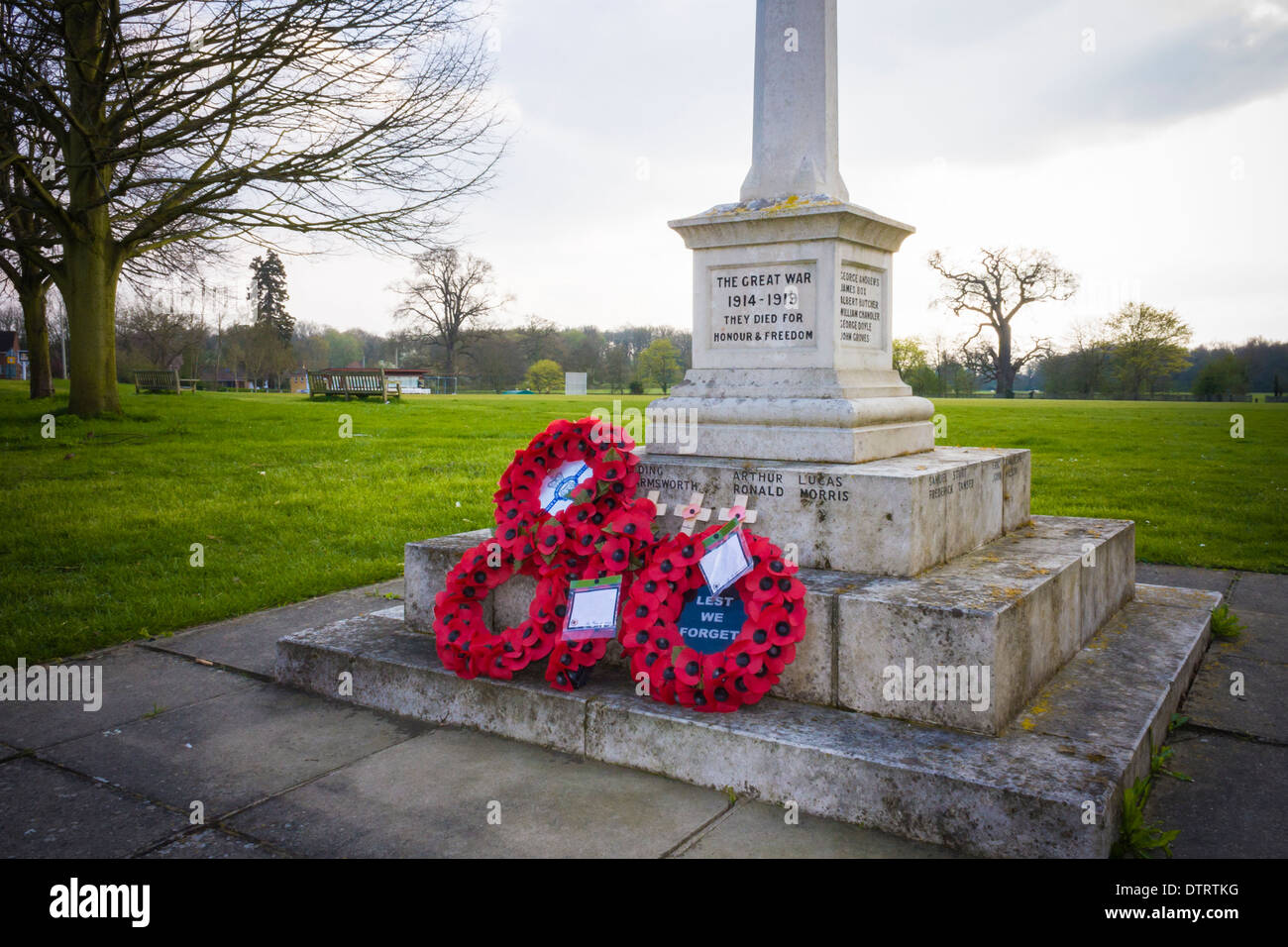 Memorial flowers and crosses hi-res stock photography and images - Alamy