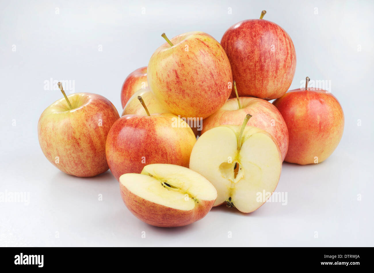 Cut apples hi-res stock photography and images - Alamy
