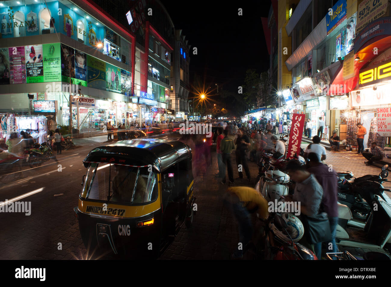Linking road mumbai hi-res stock photography and images - Alamy