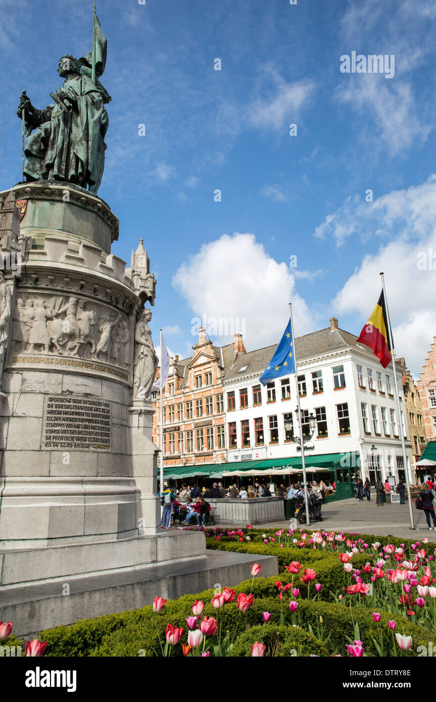 Tulips blooming during Spring in Markt in historical Bruges Stock Photo ...