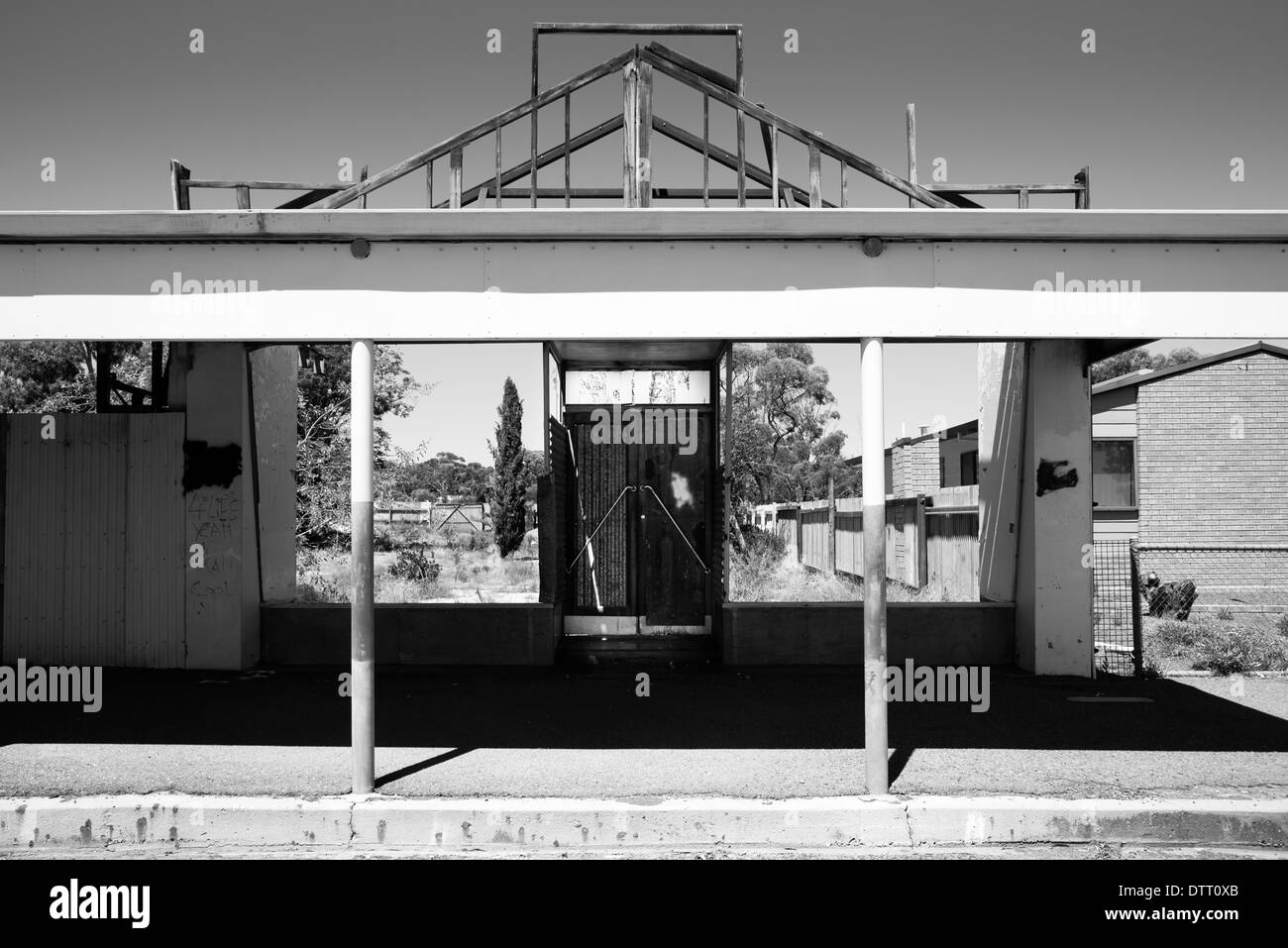 Lonely door of abandoned building in Norseman, Western Autralia Stock ...