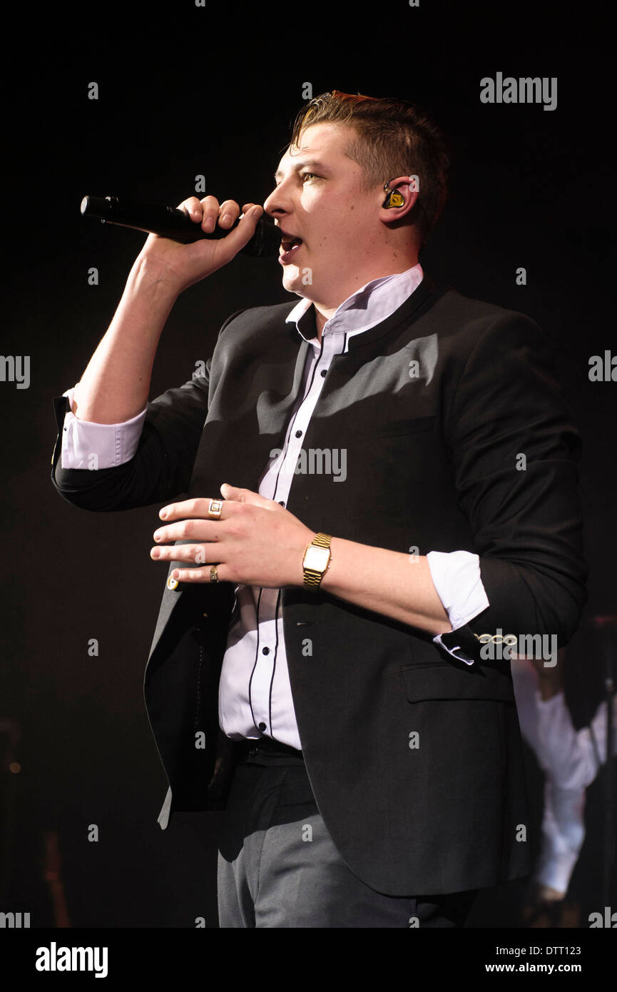 O2 shepherds bush 02 empire hi-res stock photography and images - Alamy