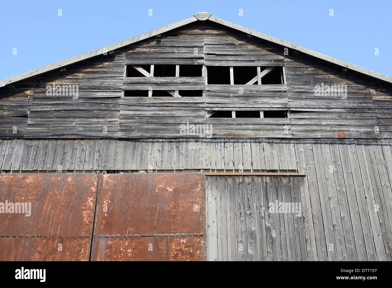 Old warehouse rusted metal roof hi-res stock photography and images - Alamy