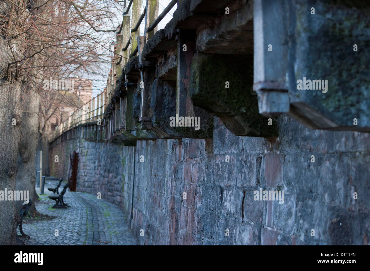 Chester town walls hi-res stock photography and images - Alamy