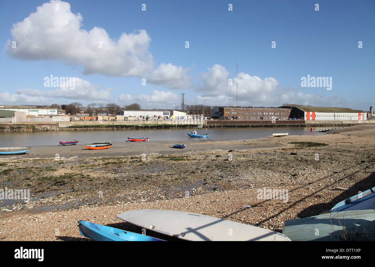 Boats on the estuary of Shoreham Harbour at low tide Stock Photo - Alamy
