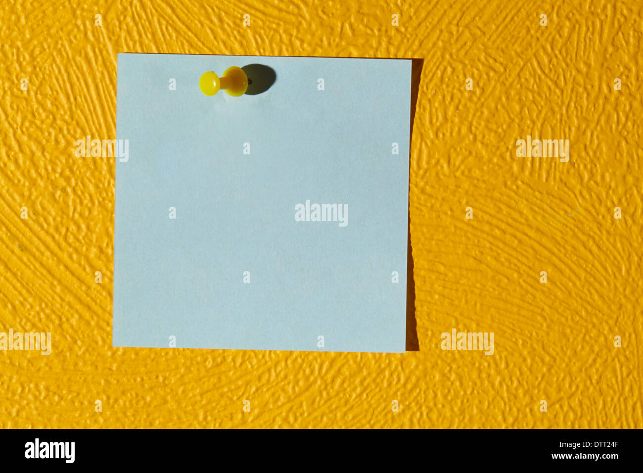 Yellow post it wall hi-res stock photography and images - Alamy