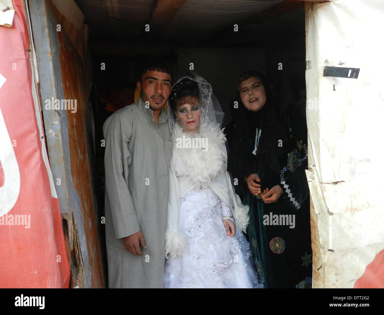 Refugee couple hi-res stock photography and images - Alamy