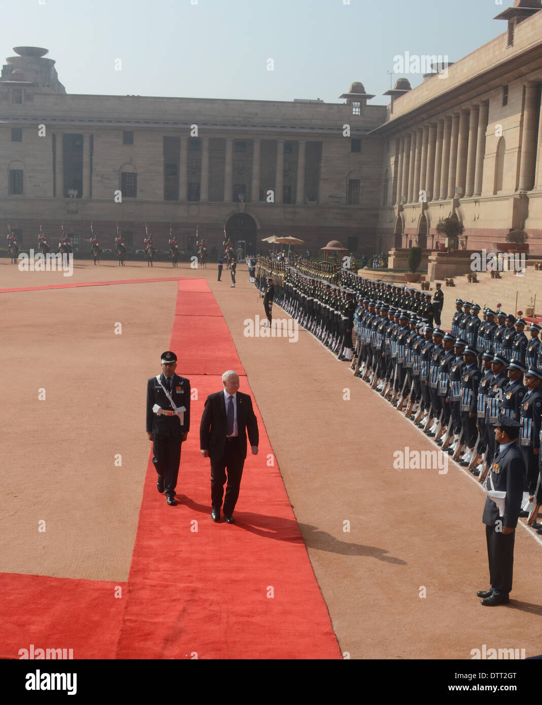 New Delhi, India. 24th Feb, 2014. Canada's Governor General David Johnston (C) inspects honor ...