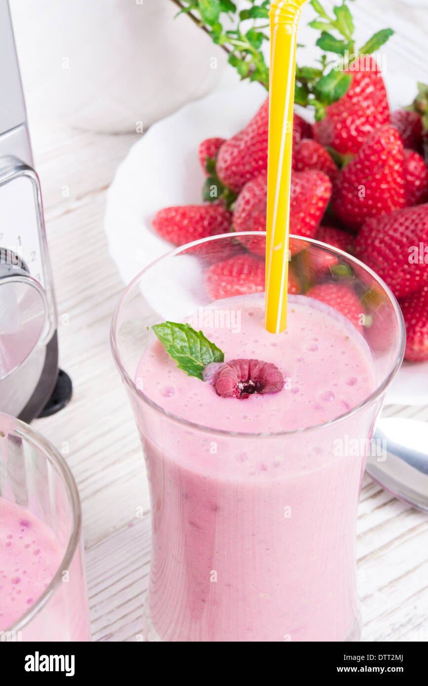 Milkshake blender hi-res stock photography and images - Alamy