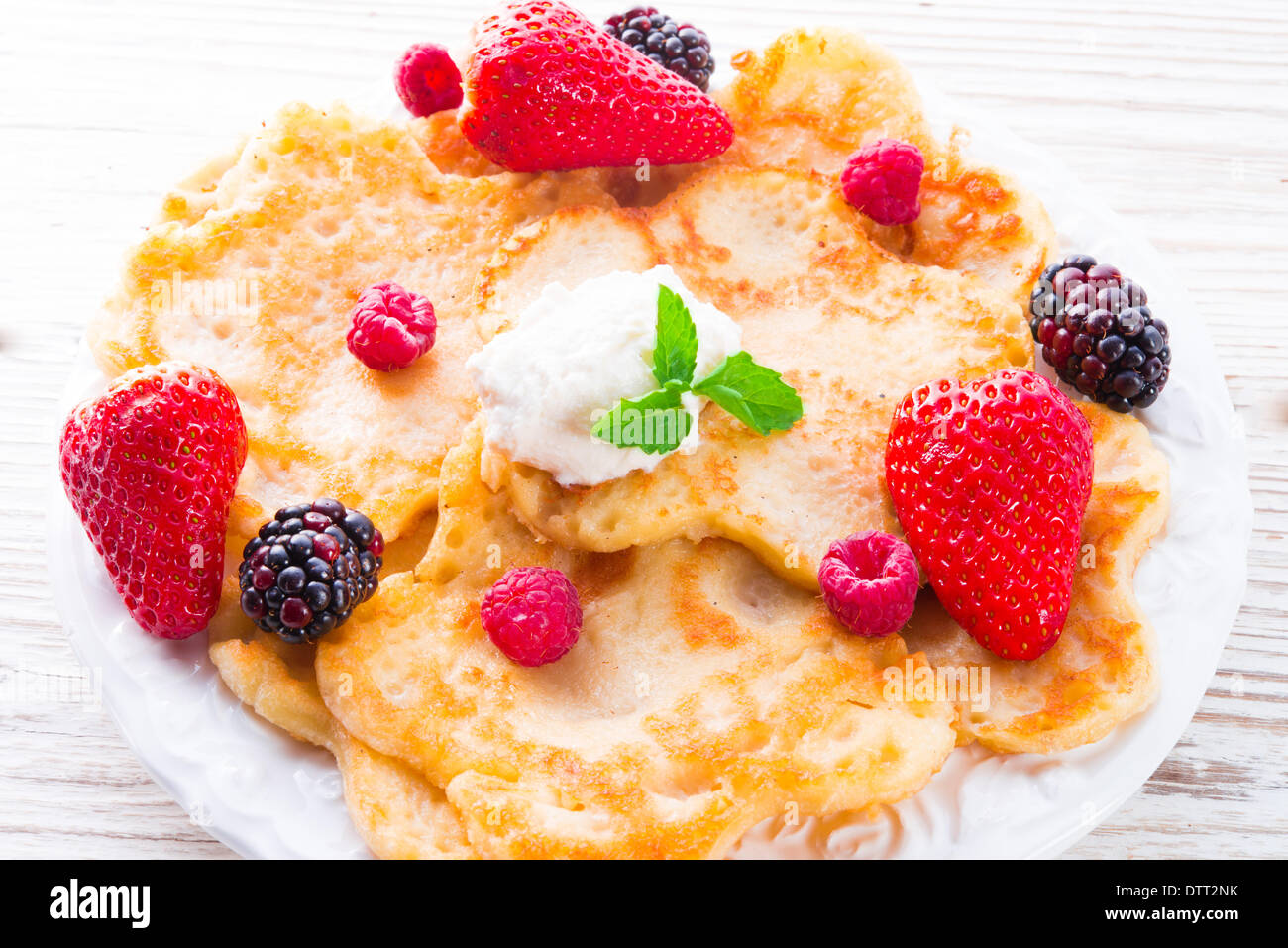 Pancake berries honey hi-res stock photography and images - Alamy