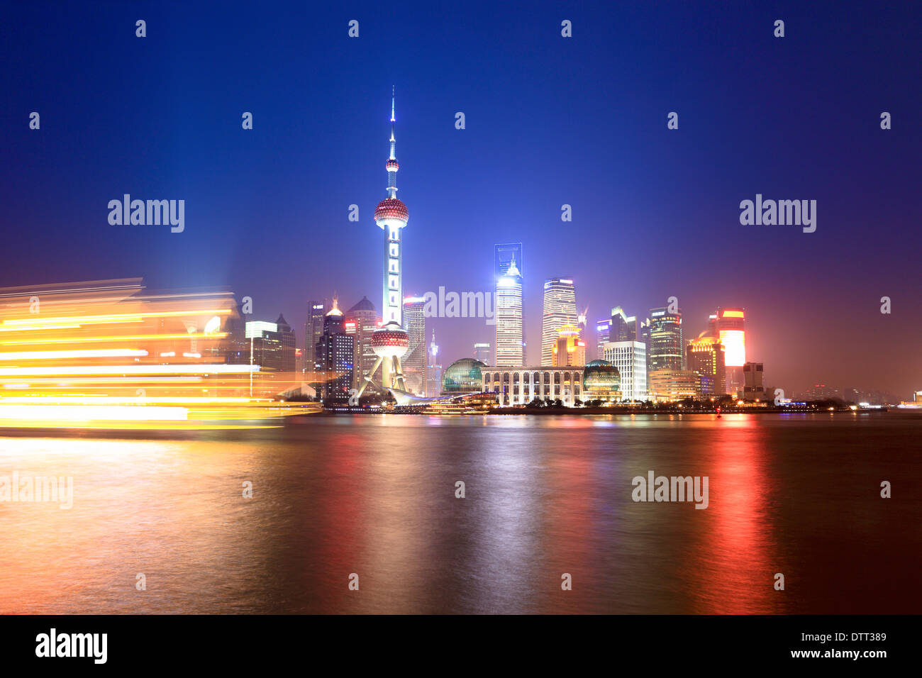Shanghai river cruise hi-res stock photography and images - Alamy