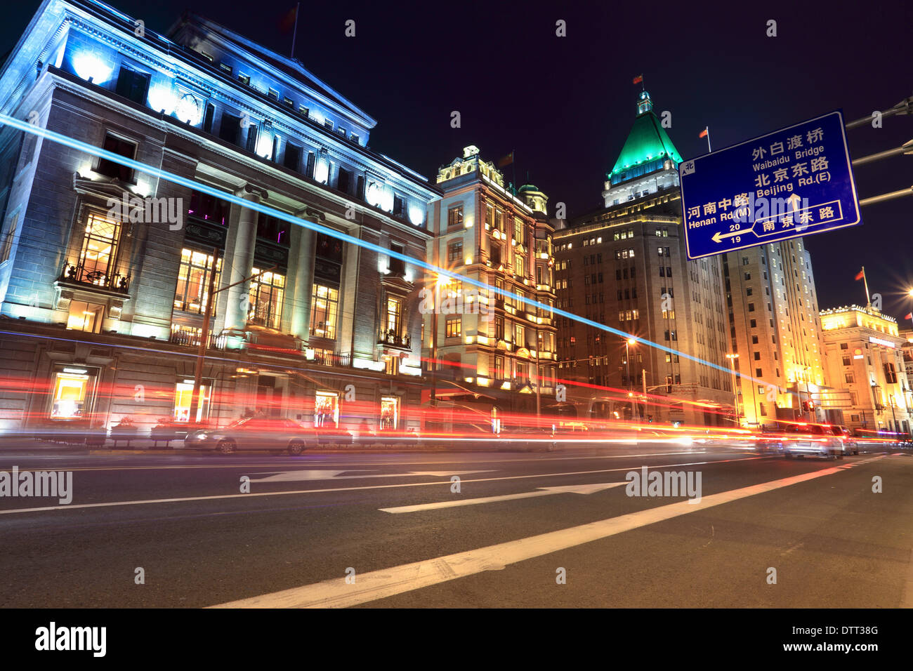 Street light buildings architecture hi-res stock photography and images ...