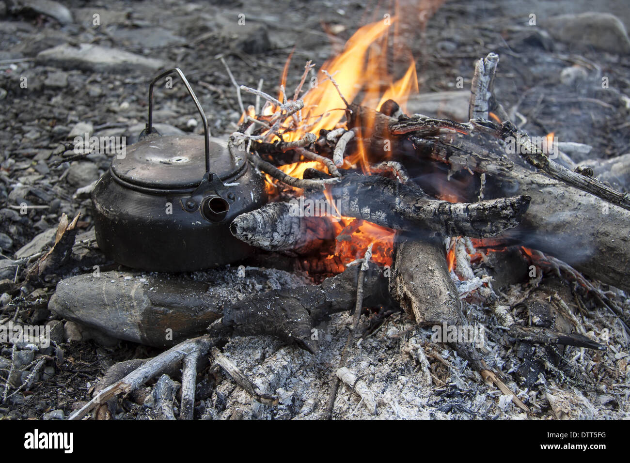 Camp ground fire pit hi-res stock photography and images - Alamy