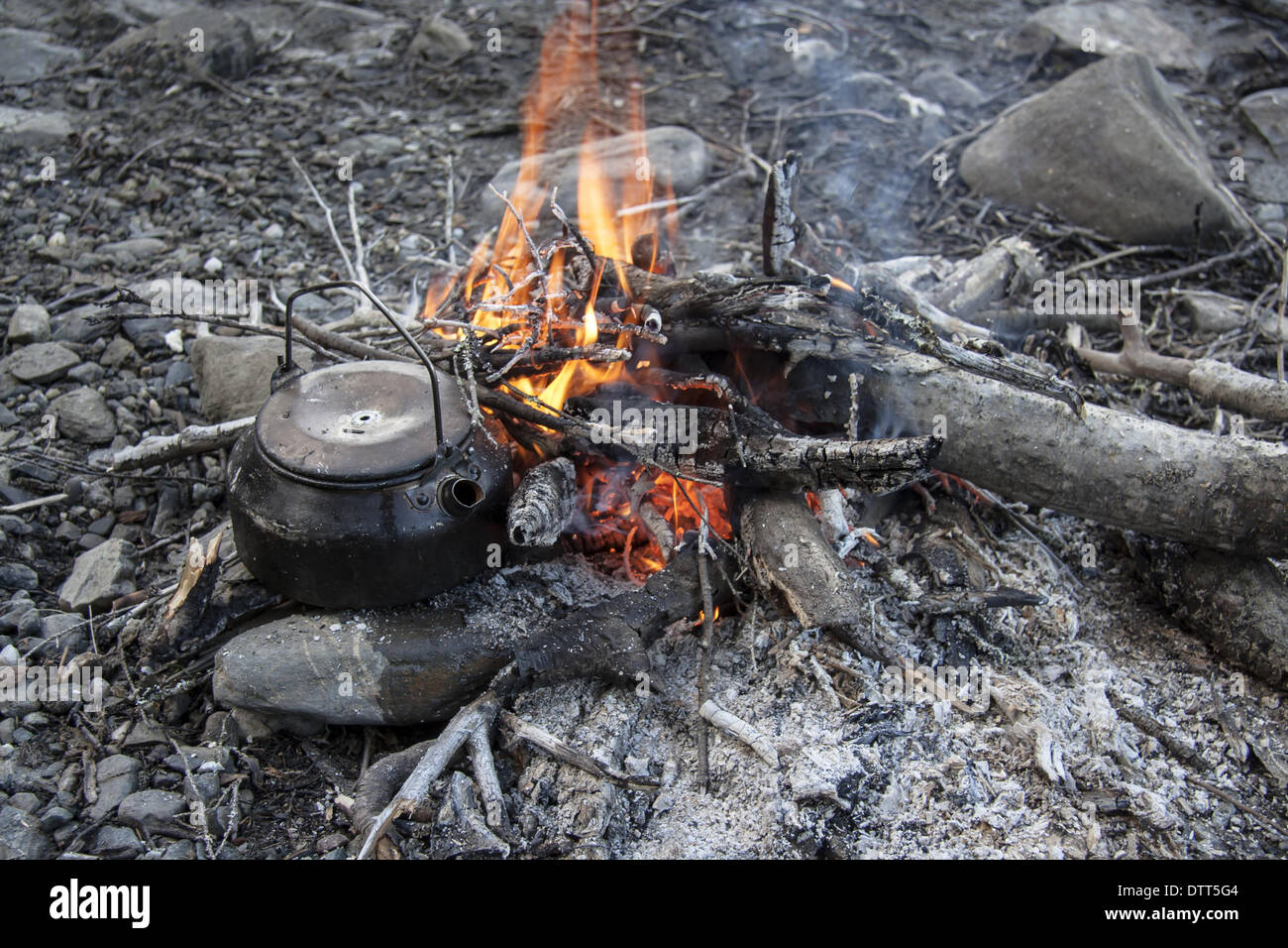Camp ground fire pit hi-res stock photography and images - Alamy