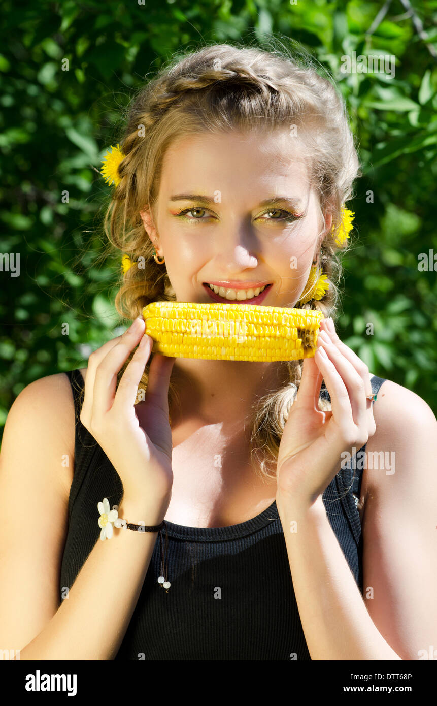 woman eating corn-cob Stock Photo - Alamy