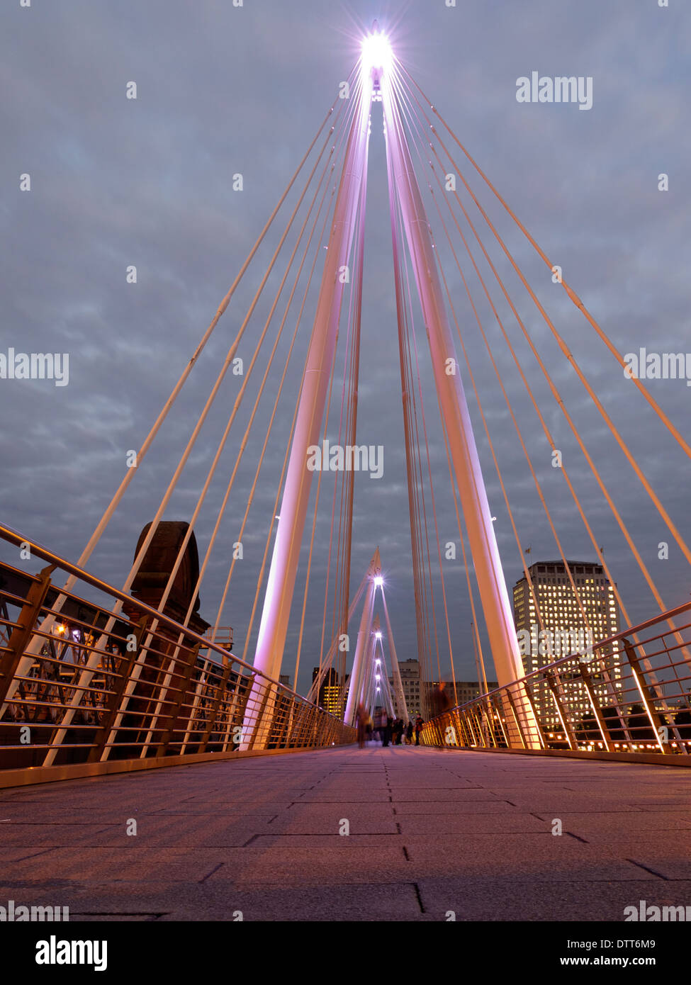 Footbridge over the river Thames lit up at night Stock Photo - Alamy