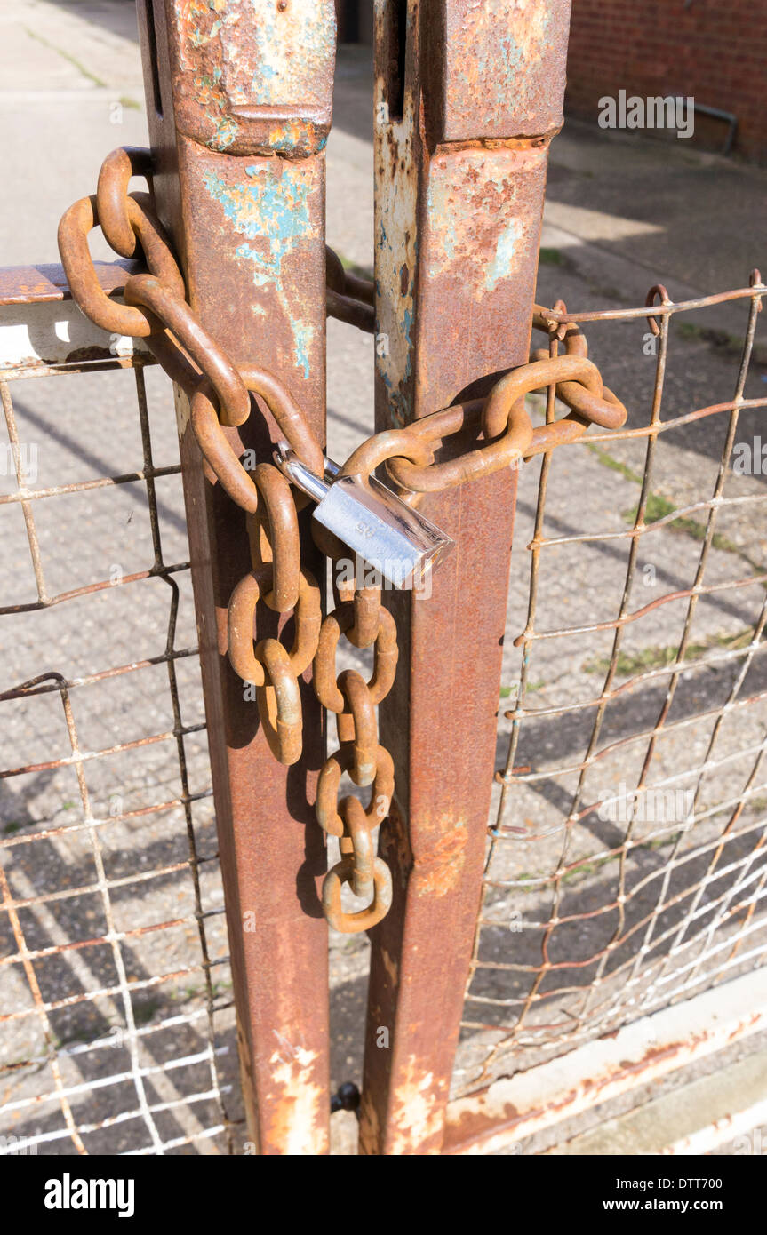 Padlock and chain on gate Stock Photo - Alamy