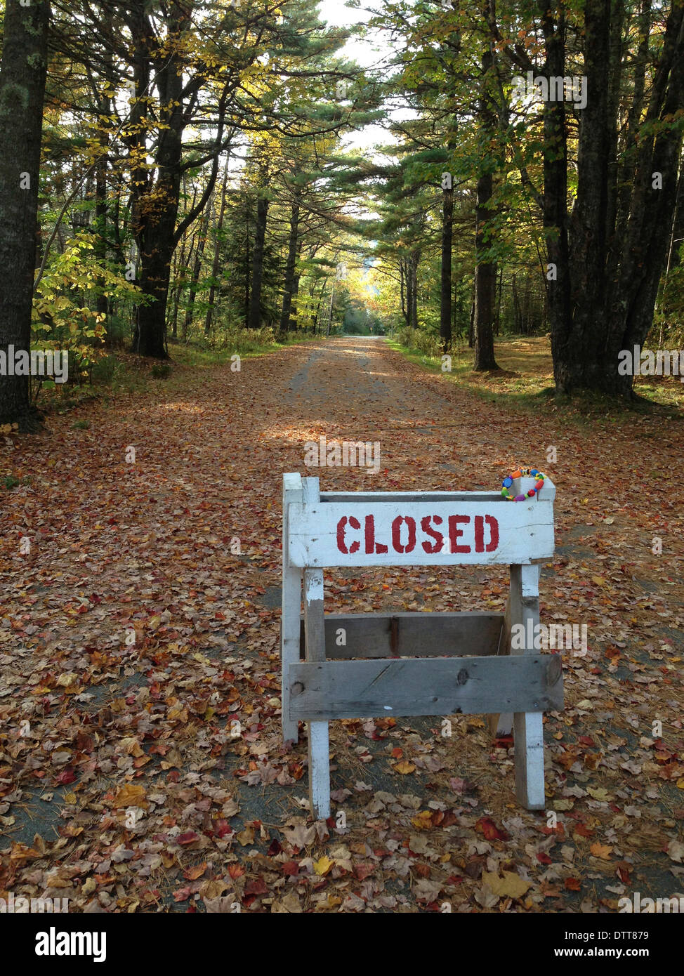 National forest closed sign hi-res stock photography and images - Alamy