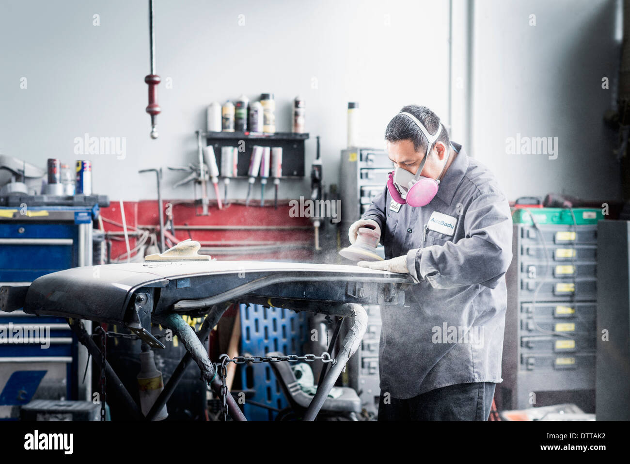 Hispanic mechanic working in auto shop Stock Photo - Alamy