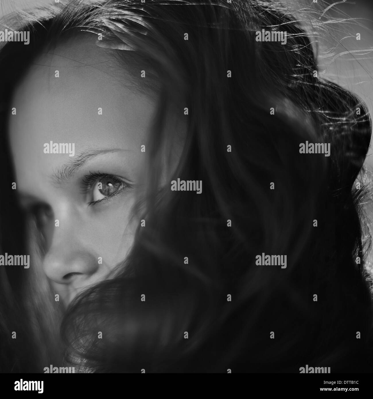 People peering over the side hi-res stock photography and images - Alamy