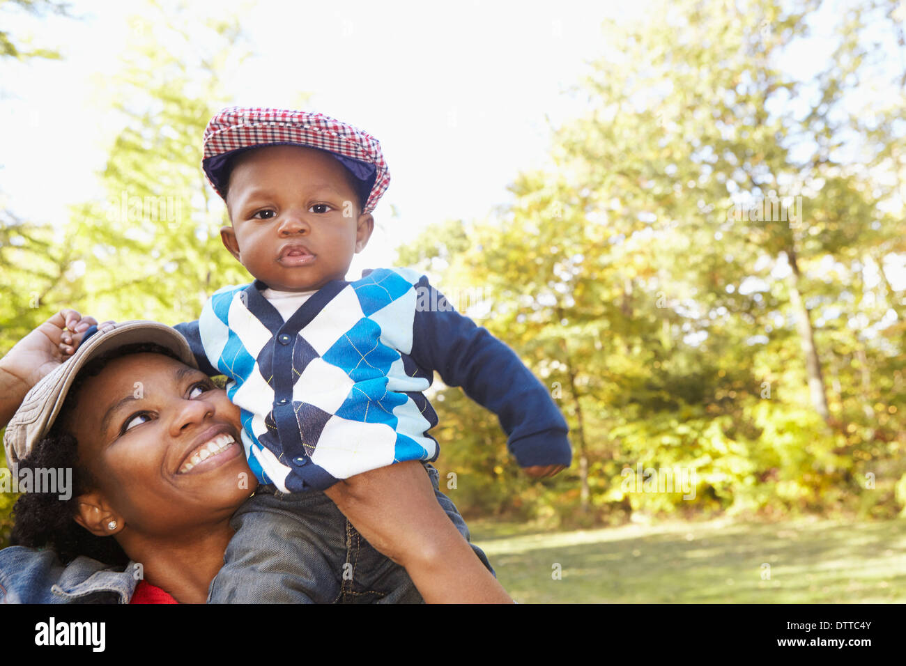 Black mother child carrying hi-res stock photography and images - Alamy