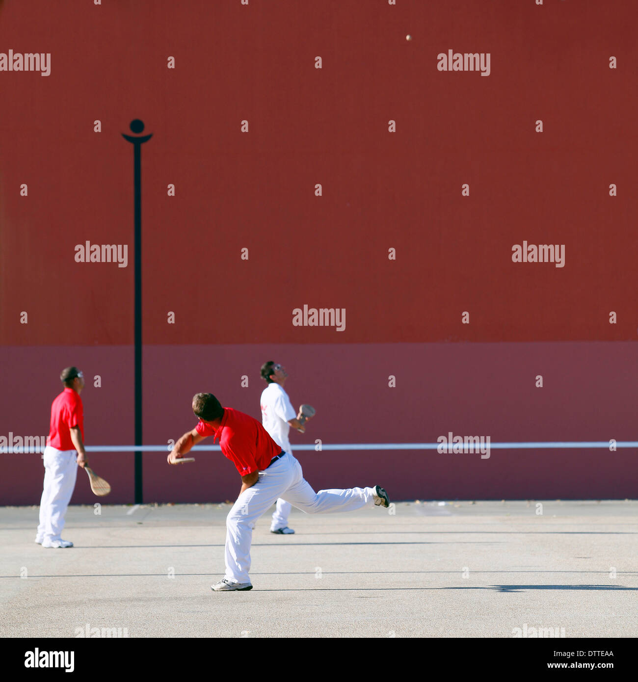 Biscarrosse (40) : people playing Basque pelota Stock Photo - Alamy