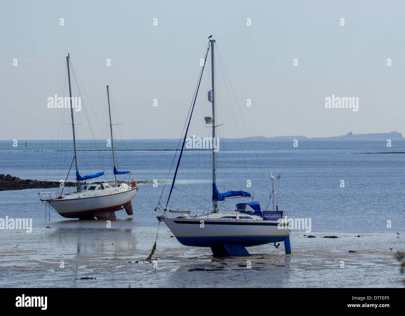 Boat stuck at low tide hi-res stock photography and images - Alamy