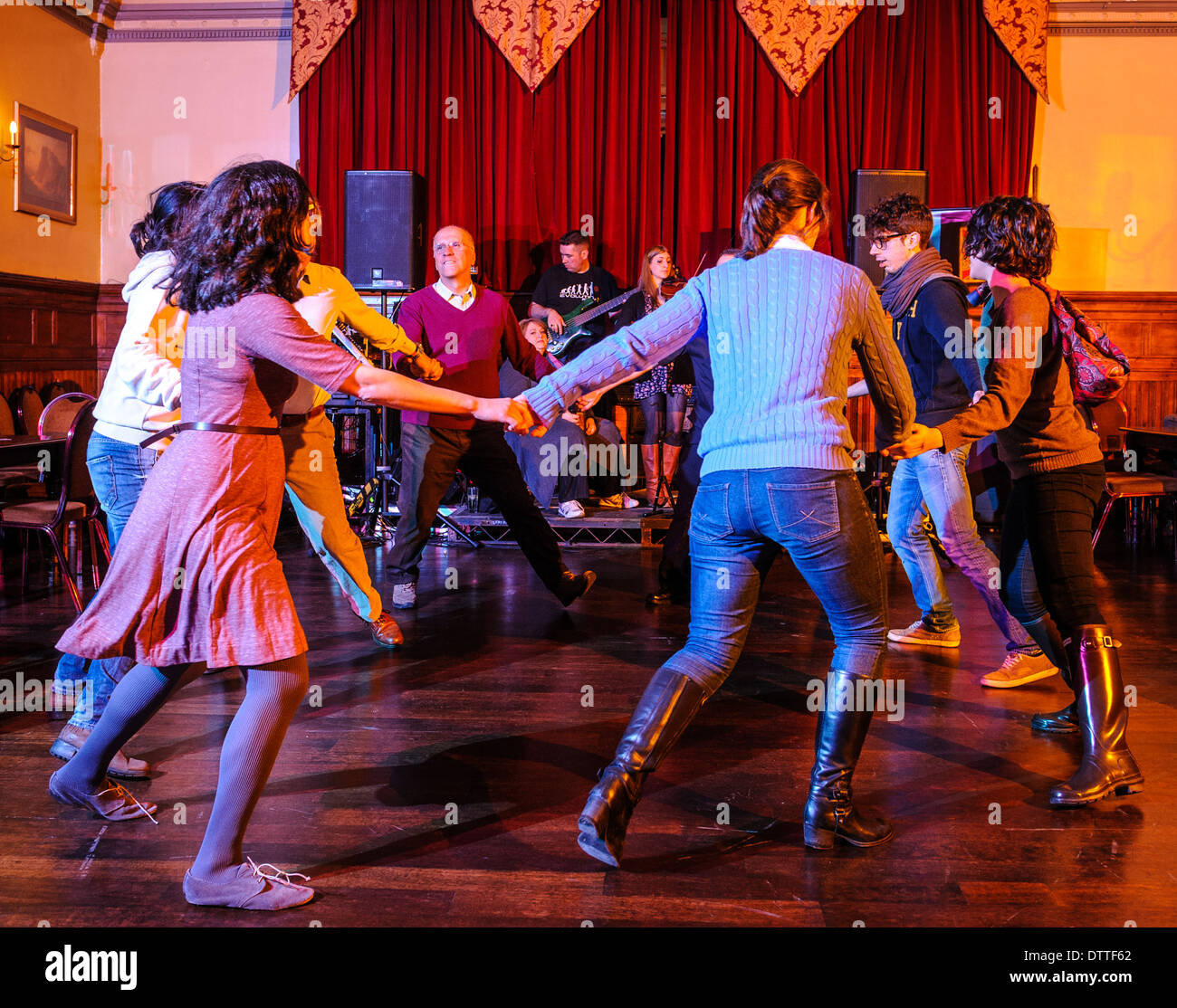 Ceilidh dancing hi-res stock photography and images - Alamy