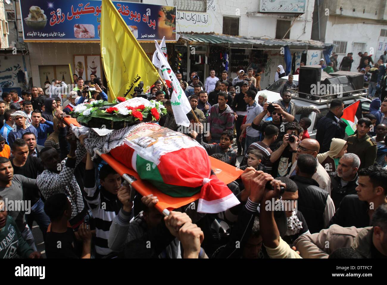 Nablus, West Bank, Palestinian Territory. 24th Feb, 2014. Palestinians ...