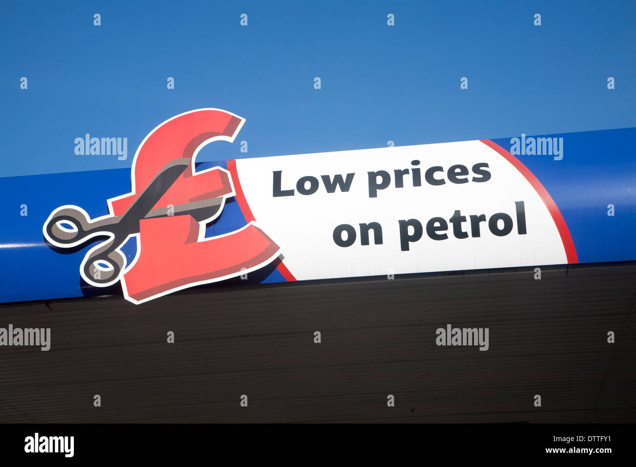 Tesco advert hi-res stock photography and images - Alamy