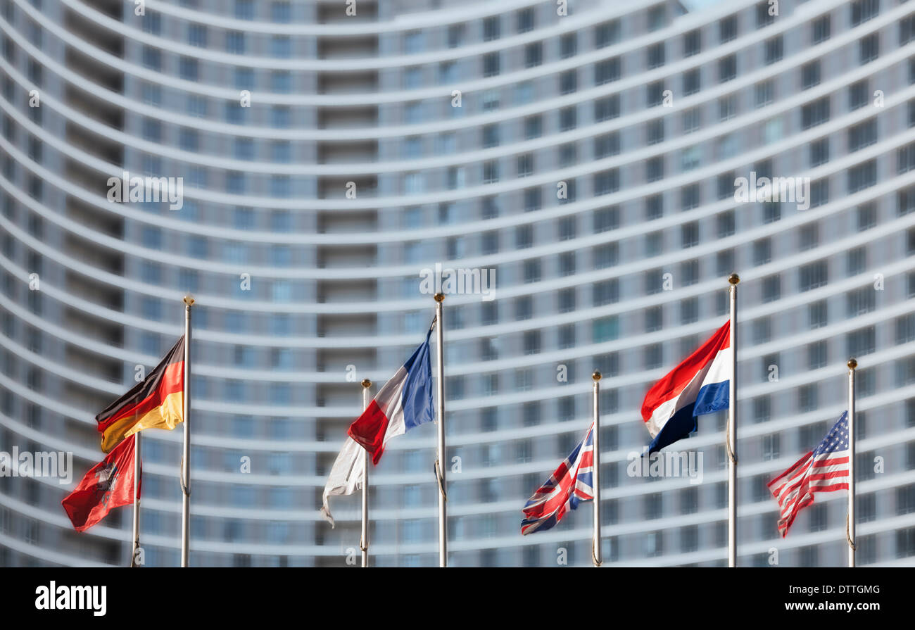 Medium and high rise architecture hi-res stock photography and images ...