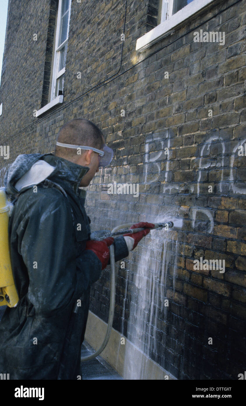Graffiti removal uk hi-res stock photography and images - Alamy