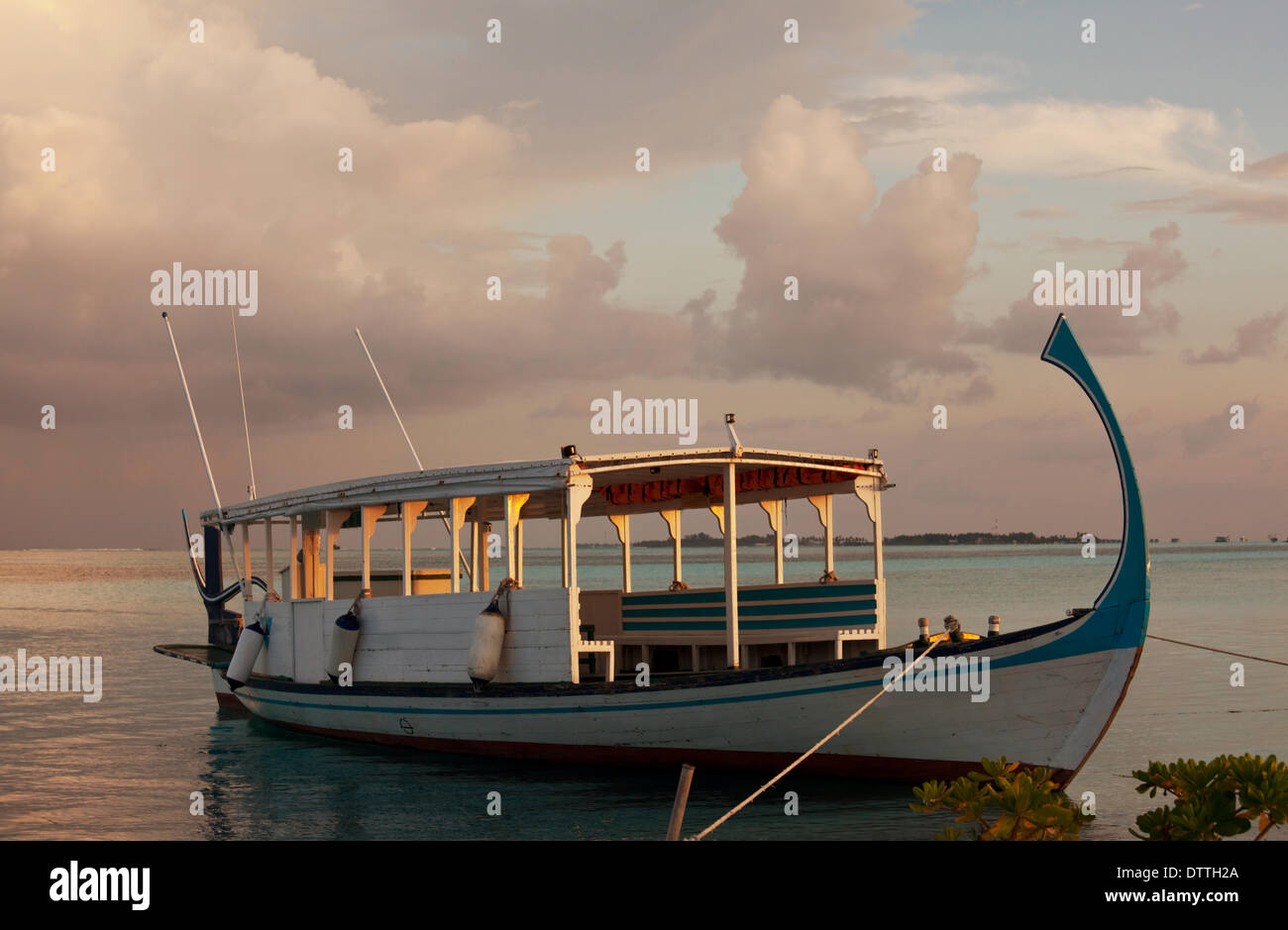 Maldives traditional ship boat hi-res stock photography and images - Alamy