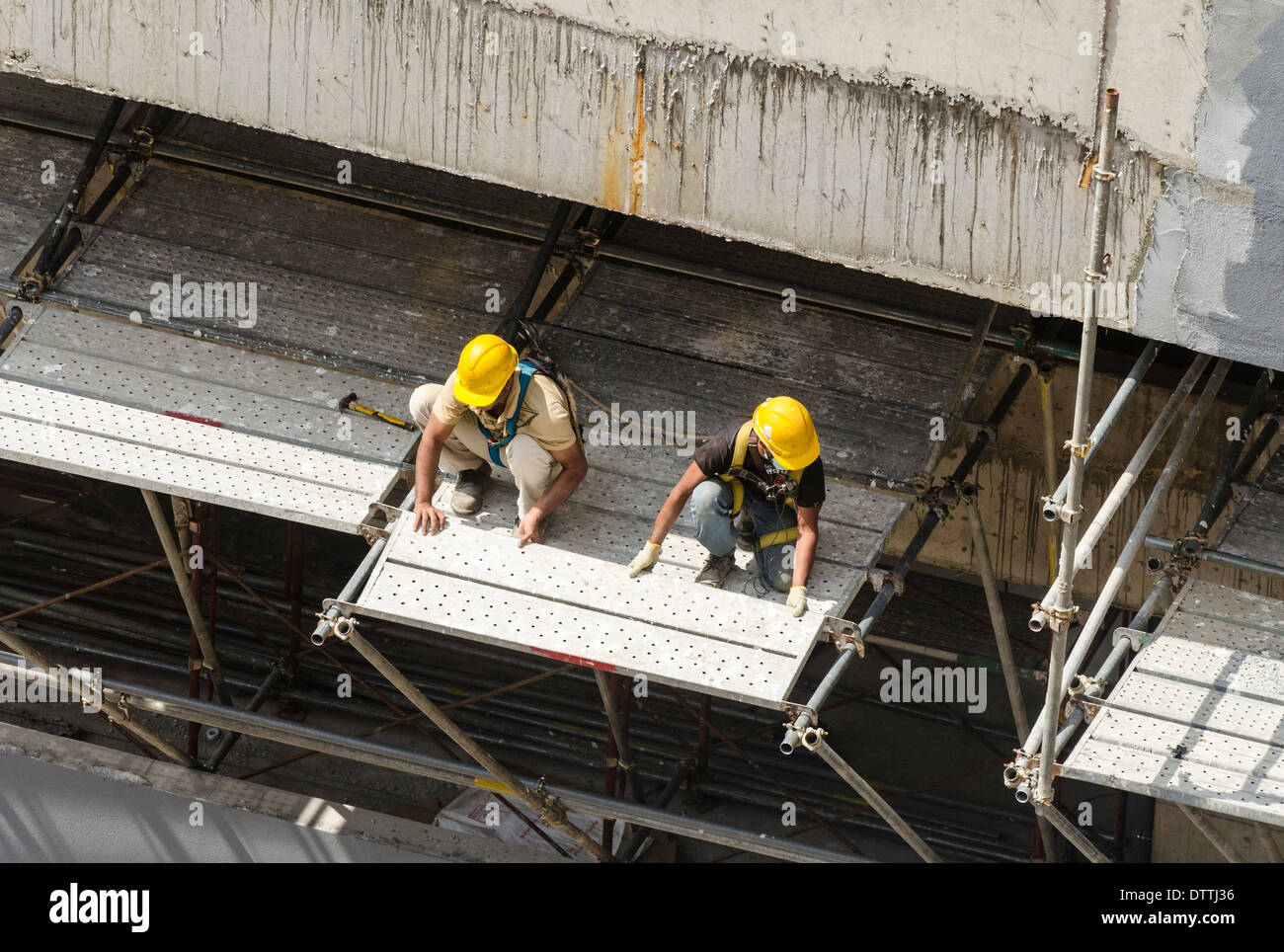 Construction workers on high rise building hi-res stock photography and ...