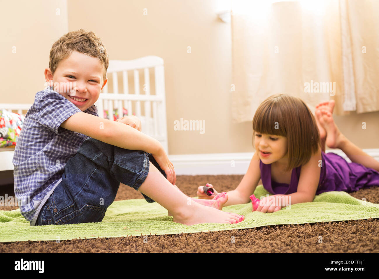 Painting toes hi-res stock photography and images - Alamy