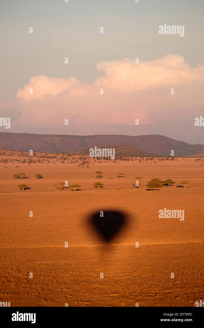 Serengeti safari and a balloon hi-res stock photography and images - Alamy