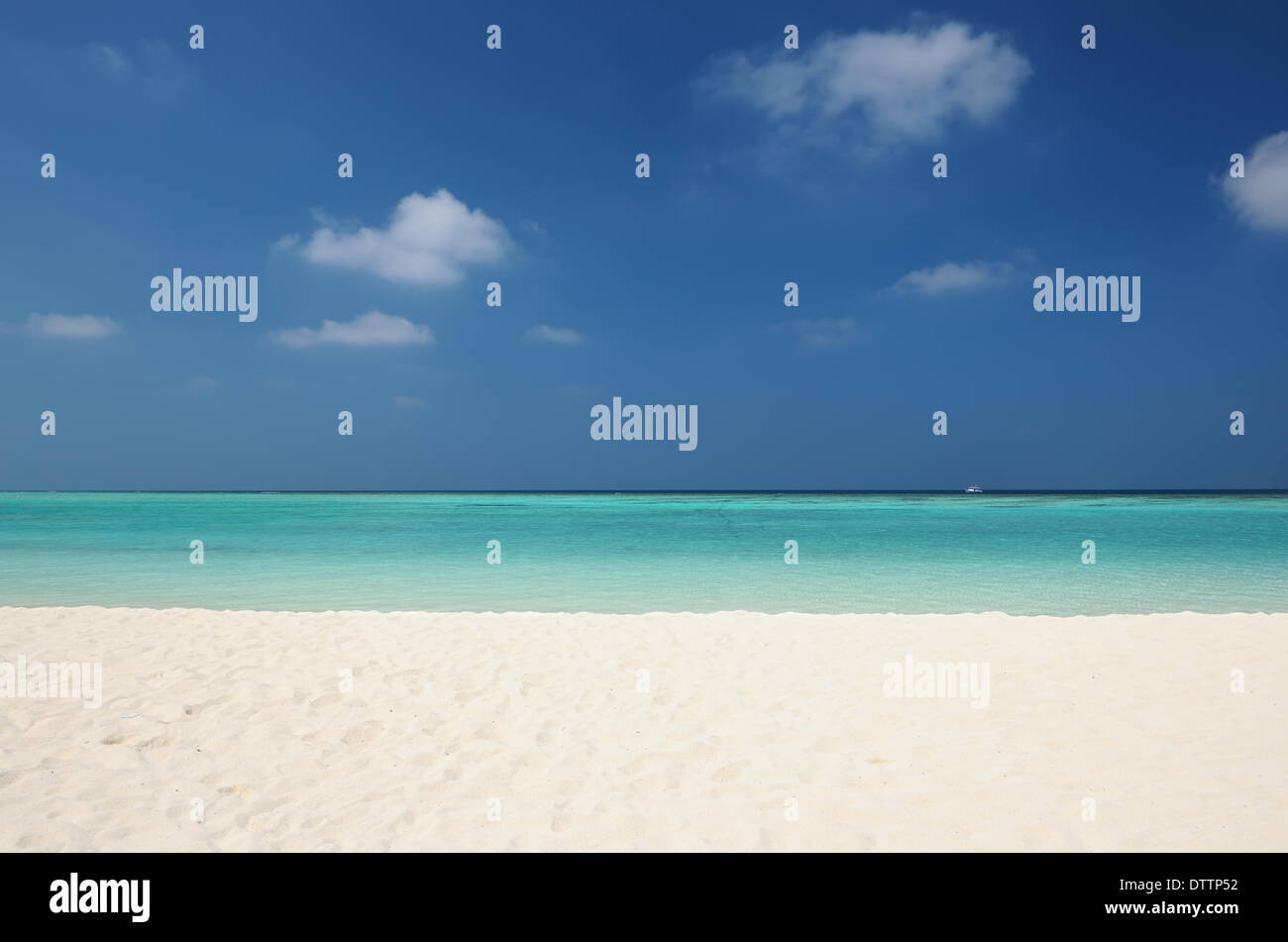 Crystal clear turquoise water at tropical beach Stock Photo - Alamy