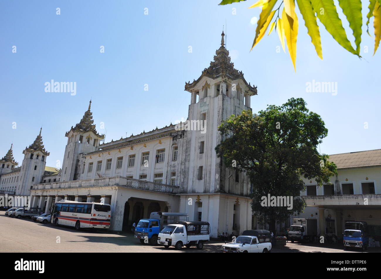 Bahnhof von yangon hi-res stock photography and images - Alamy