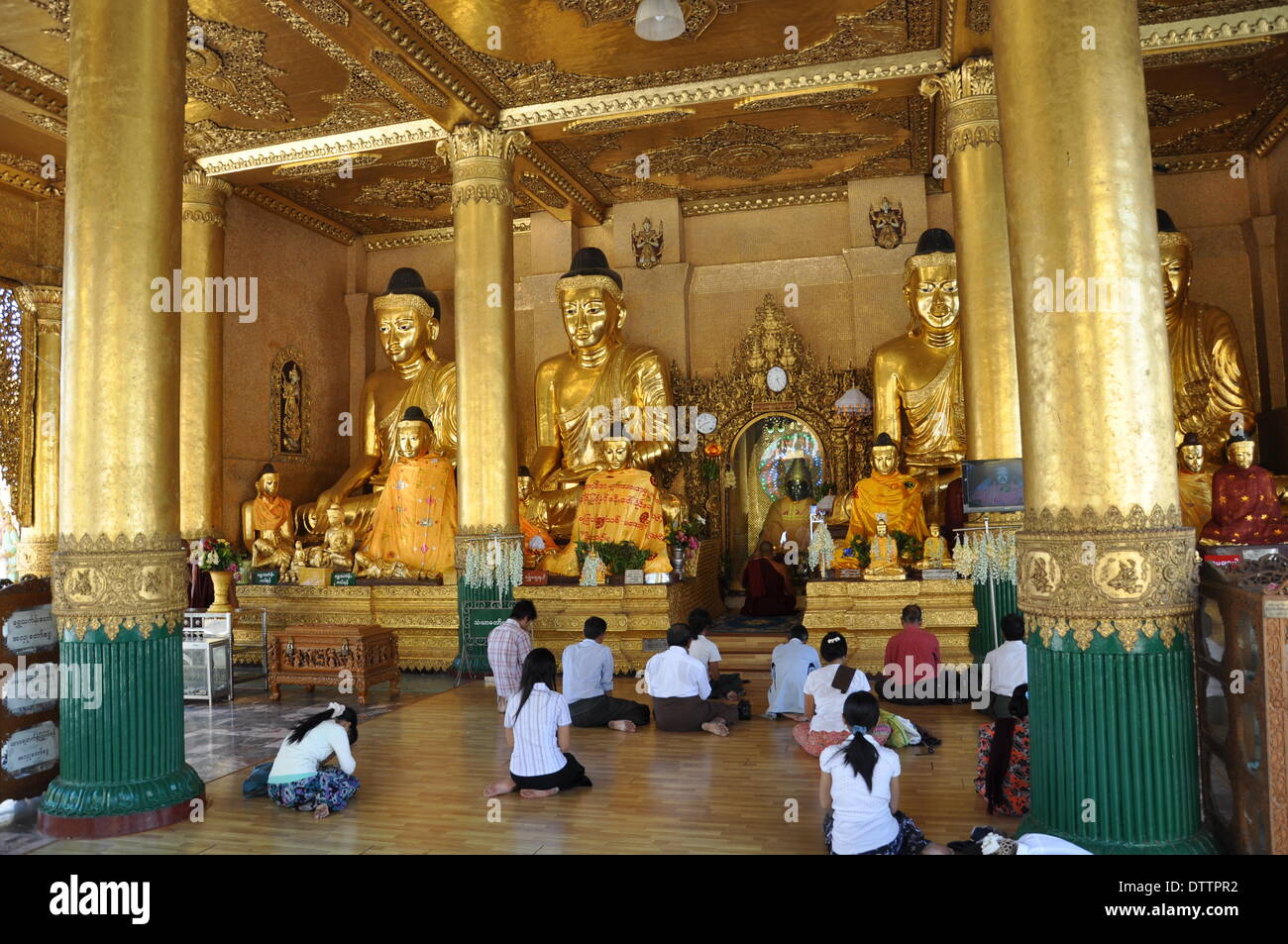 praying buddhist women Stock Photo - Alamy
