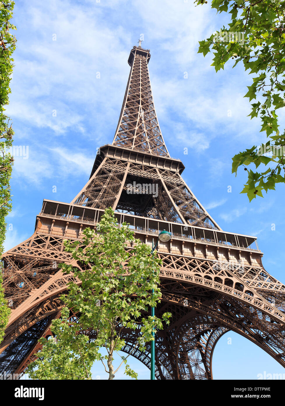 Eiffel tower shadow hi-res stock photography and images - Alamy